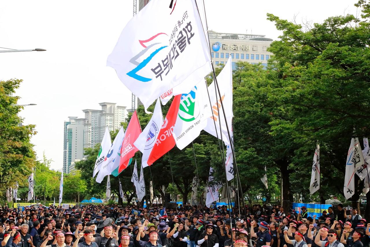 Road transport workers’ unions join global fight for Safe Rates | ITF ...